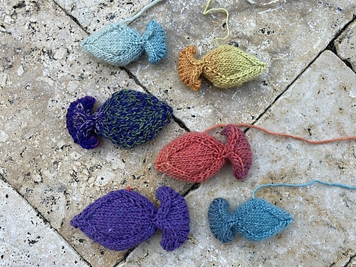 Ravelry: Rybka (Wee Fishie) pattern by Kino Knits