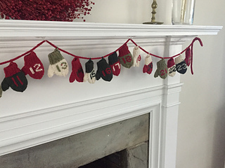 Ravelry: Elf Mittens pattern by Throwback Knitter