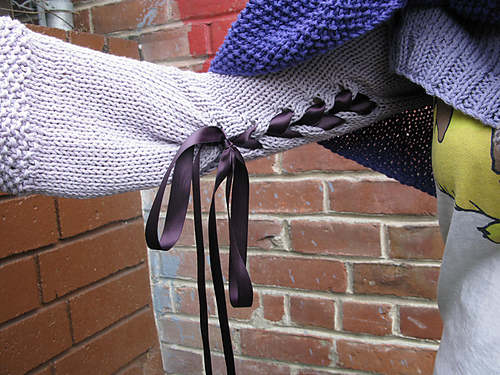 Ravelry: R. E. Linwëlin Mantelet pattern by L. M. Benjamin