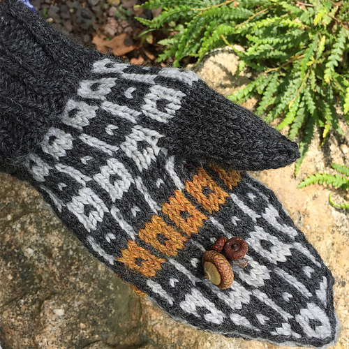 Ravelry: Multi-Pane Mittens pattern by Carolyn Kern