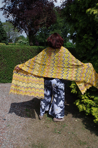 Ravelry: # 51 Tuch im Zackenmuster pattern by Lana Grossa