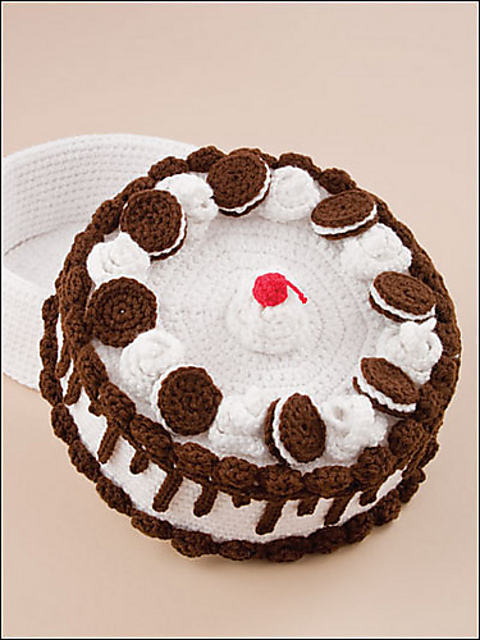 Ravelry: Cookies and Cream Treasure Cake pattern by Deborah Ross