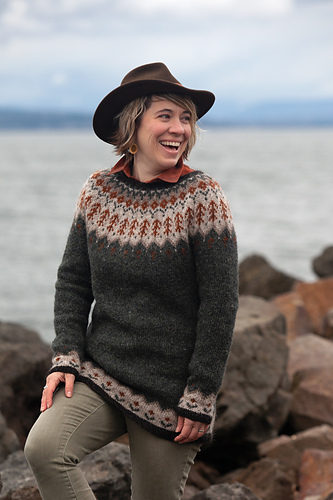 Ravelry: Miðalda (Midhalda) pattern by Julia Reddy