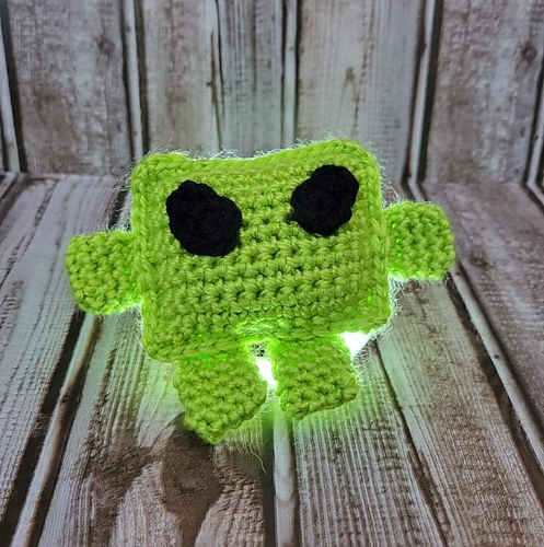 Ravelry: Alien Mini Cuddler pattern by Victoria Stewart