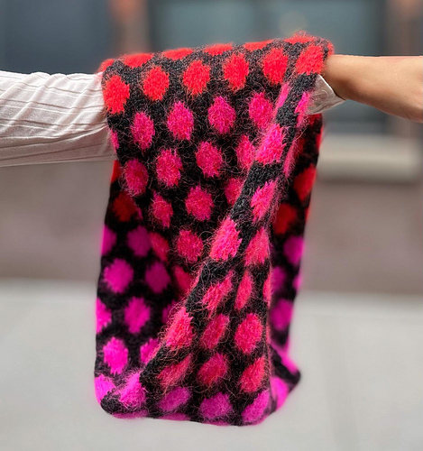 Ravelry: Delightful Dot Cowl pattern by Tori Yu