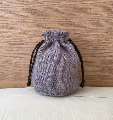 Ravelry: Purl Pouch pattern by Tori Yu