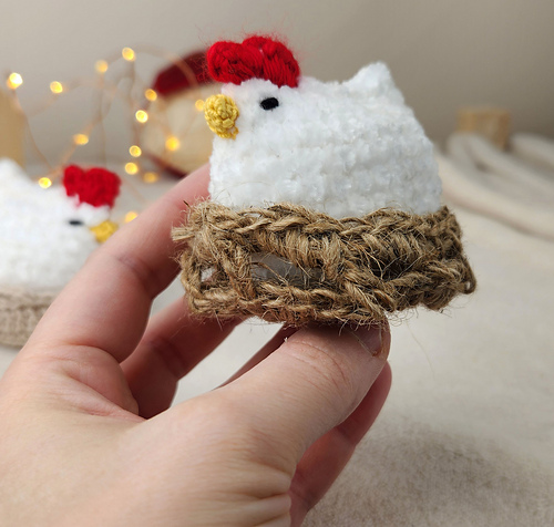 Ravelry: Mini plush chicken in basket pattern by Tory Pace
