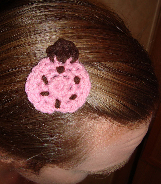 Ravelry: Lady Bug Hair Clip pattern by Nicole Townsend