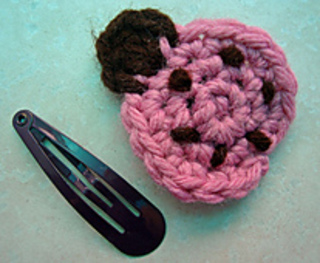 Ravelry: Lady Bug Hair Clip pattern by Nicole Townsend