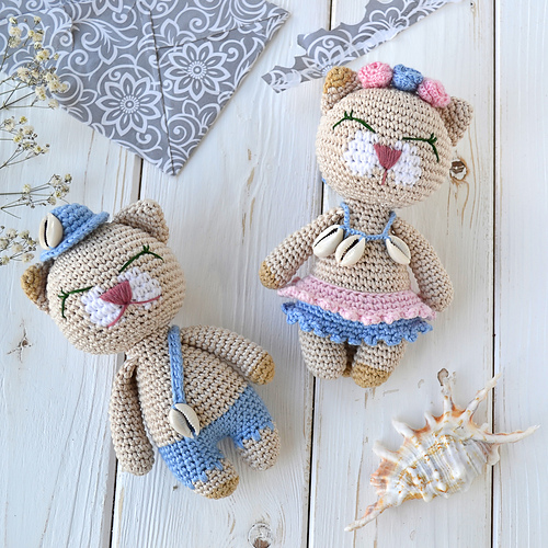 Ravelry: Businka and Busik, mini cats pattern by Tatyana Lebedenko