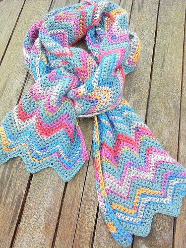 Ravelry: Simple Chevron Scarf pattern by Tracey Todhunter