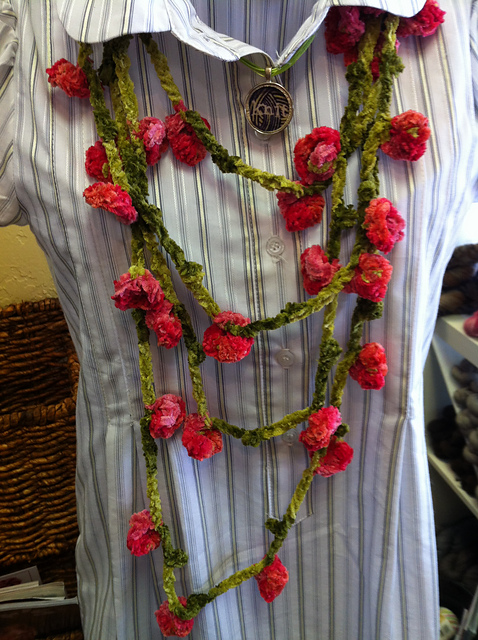 Ravelry: Rose Garland Scarf pattern by Tracie Barrett