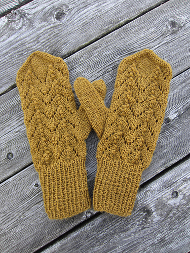 Ravelry: Simple Autumn Mittens pattern by Halldora J