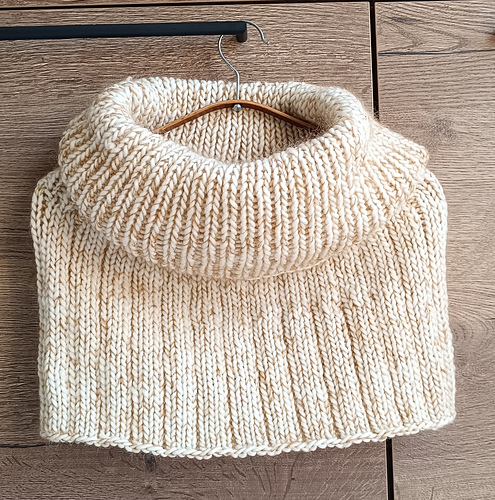 Ravelry: Big Snood Cheyenne pattern by Trygane