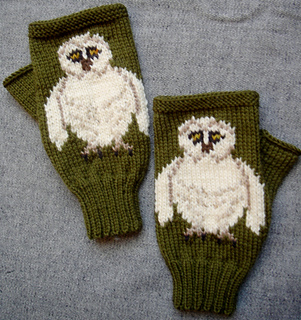 Ravelry: Barn Owl fingerless gloves/mitts pattern by Twisted Classics