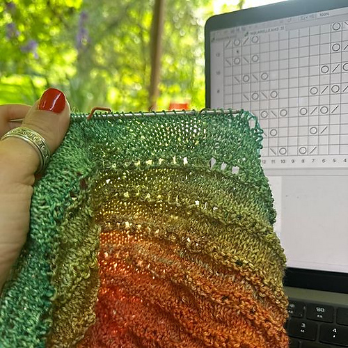 Ravelry: Châle Petite Aquarelle pattern by Stéphanie Jefford