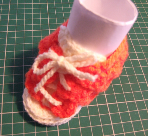 Ravelry: Crocodile Stitch High Top Booties pattern by Laura Tegg