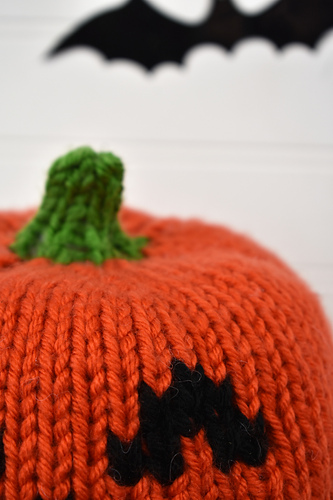 Ravelry: Ghostly Gourds pattern by Alexandra Frankel