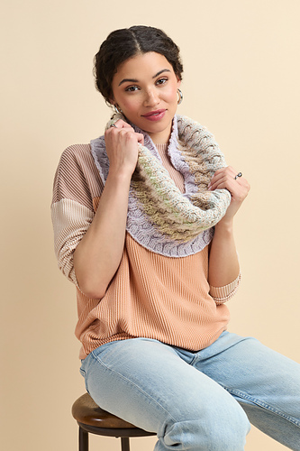 Ravelry: Pastillage Cowl pattern by Alexandra Frankel