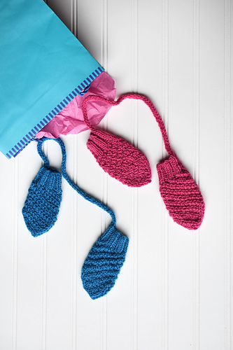 Ravelry: Mini Mittens pattern by Universal Yarn