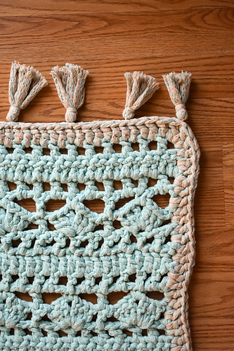 Ravelry: Shoreline Rug pattern by Universal Yarn