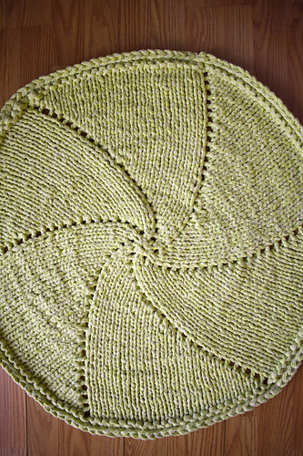 Ravelry: Spiral Rug pattern by Universal Yarn