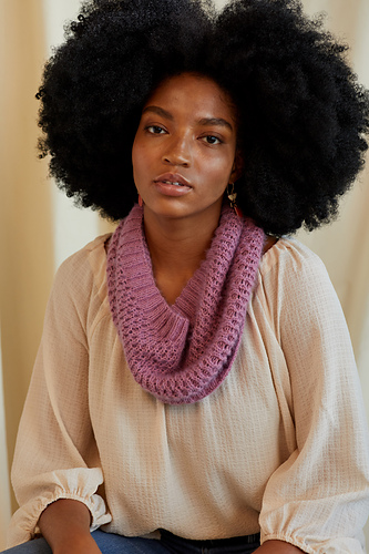 Ravelry: Rosette Cowl pattern by Rachel Brockman