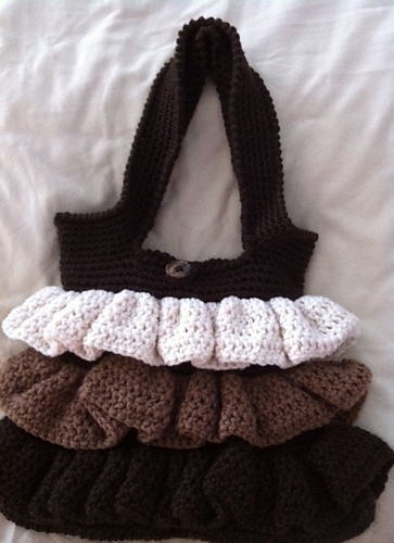 Ravelry: Ruffle Bag pattern by Meladoras Creations