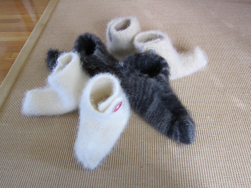 Ravelry: 0-517 Snow Slippers pattern by DROPS design