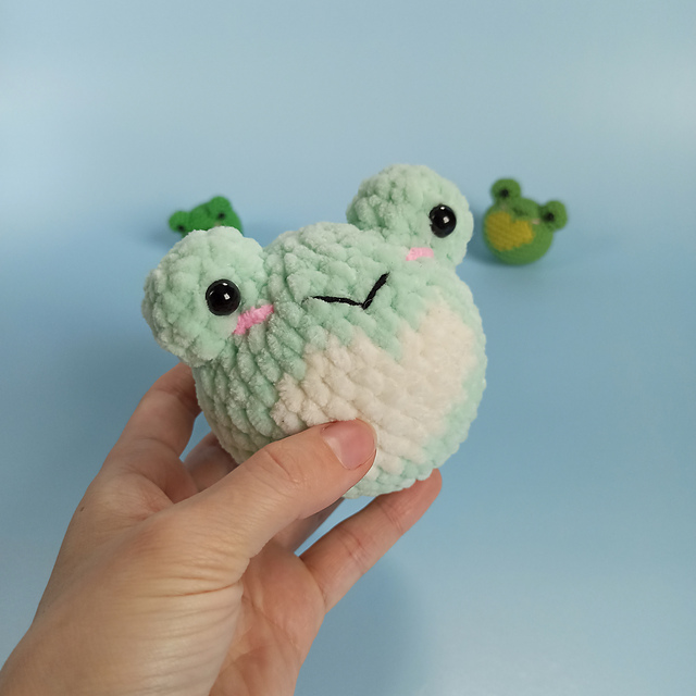 Ravelry: Frog Keychain pattern by Valerie Burova