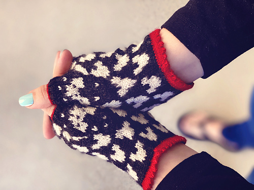 Ravelry: Mickey Mitts pattern by Valorie Wibbens
