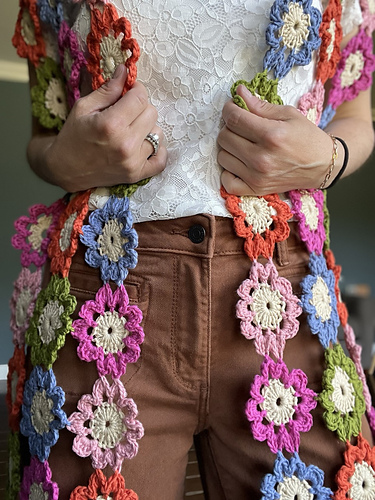 Ravelry: Flower Power Scarf pattern by Vanessa Coscarelli Black