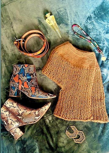 Ravelry: 7 Wonders Shrug pattern by Vanessa Reyes aka Vanrey Knits