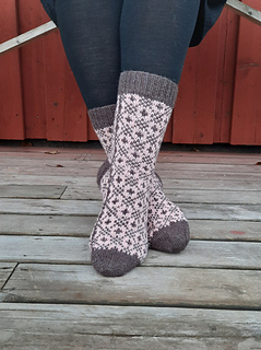 Ravelry: Edie socks pattern by Veronica Forsberg