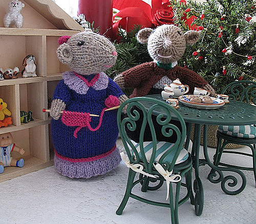 Ravelry: Dickensian Mice (Outdoor) pattern by Alan Dart