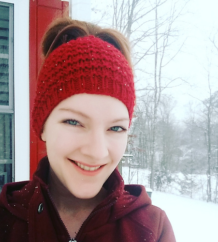 Ravelry: Pala Messy Bun hat pattern by Kati Jäppinen