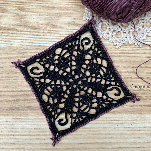 Ravelry: Tails and Toe Beans Square pattern by Julia Hart