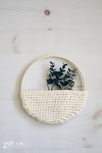 Ravelry: Wall Pocket Planter pattern by Bethany Dearden
