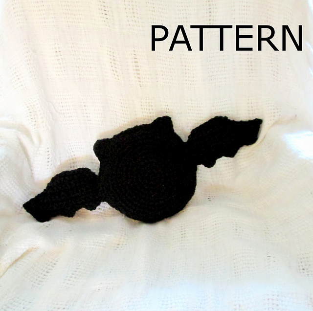 Ravelry: Bat Throw Pillow pattern by Wicked Weaves