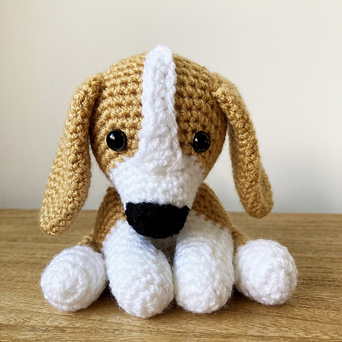 Ravelry: Beagle Amigurumi pattern by Lauren Robinson