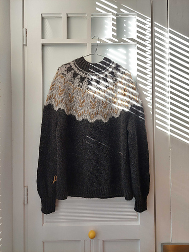Ravelry: Ember Fox Sweater pattern by Lív Ulven