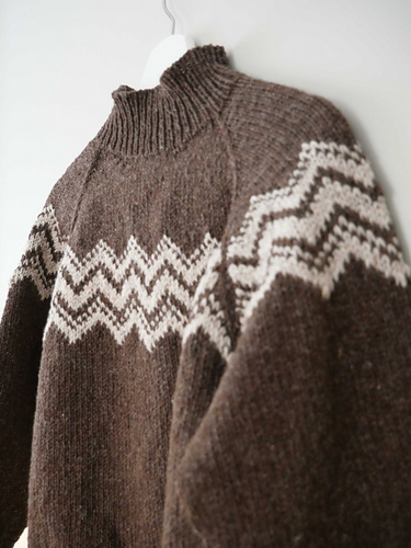 Ravelry: Colourwaves Raglan pattern by Lív Ulven