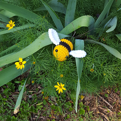 Ravelry: Little Bee pattern by Defy Society Arts