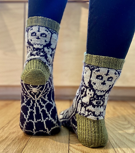 I created an alt / goth / punk knitting pattern collection for anyone ...