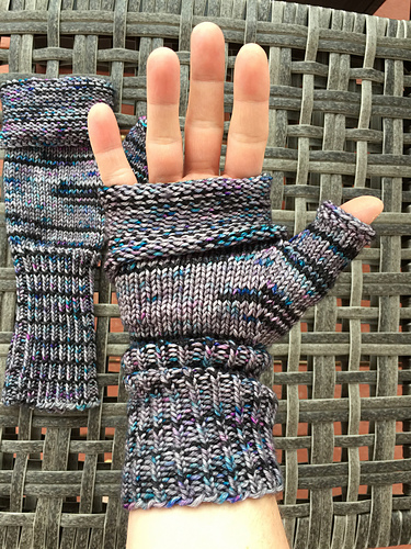 Ravelry: Downtown Fold-Down Mitts pattern by Donnie Herrington