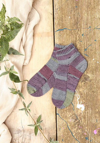 Ravelry: Knit Shorty Sock - 7154 pattern by Yarnsmiths