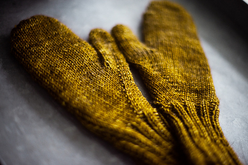 Ravelry: Snowdrift Mittens pattern by Wool & Pine