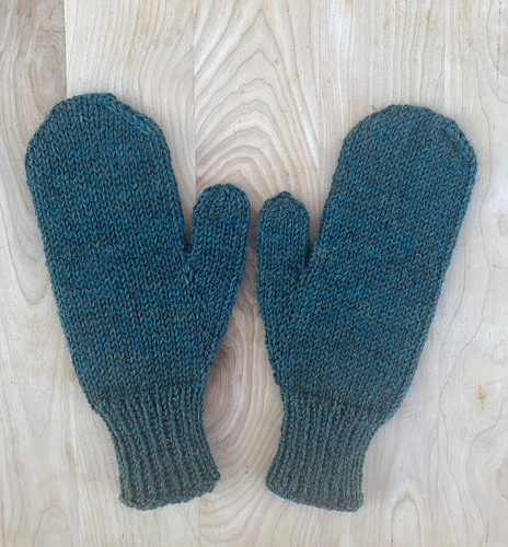 Ravelry: Worsted Wonderland Mittens pattern by Woolen Cottage
