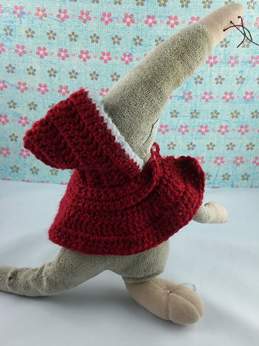 Ravelry: Cape For Mouse pattern by Sharon Ojala