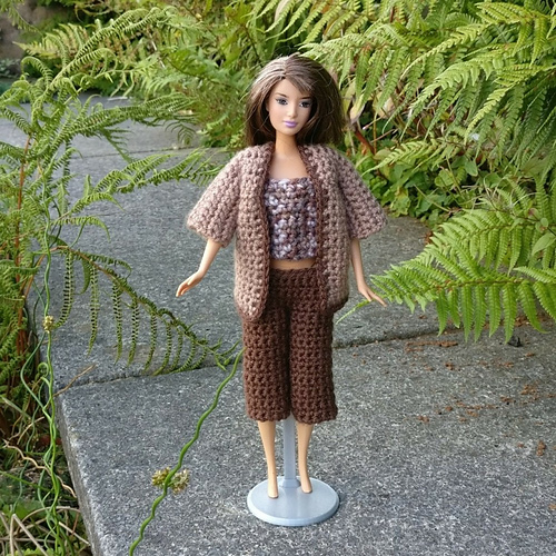 Ravelry: Square Barbie pattern by Woolly Thoughts